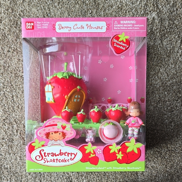 Toys | Strawberry Shortcake Berry Cute House Strawberryland Playset 202 ...